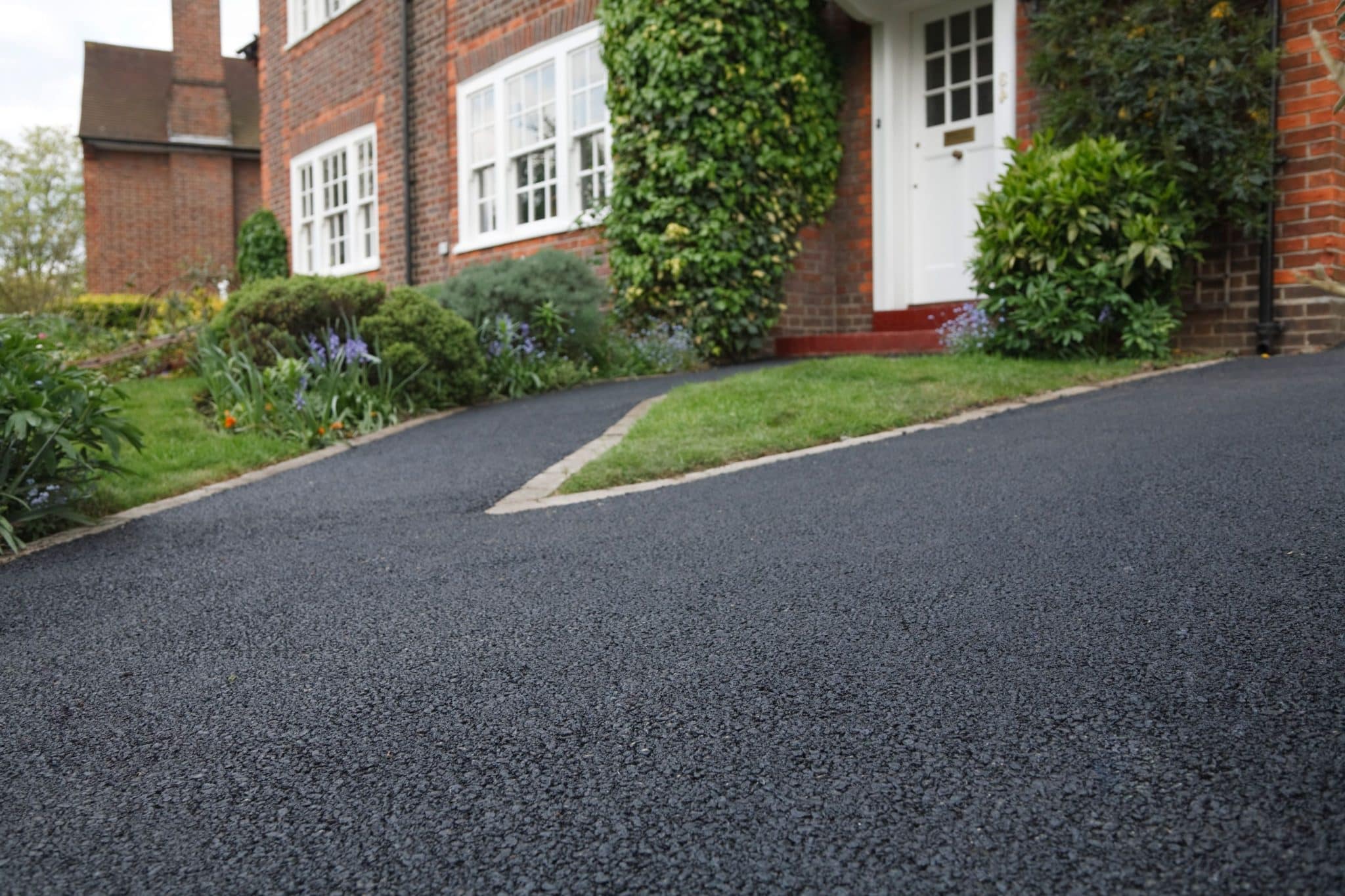 Tarmac Driveways Manchester | Resin Driveways Manchester